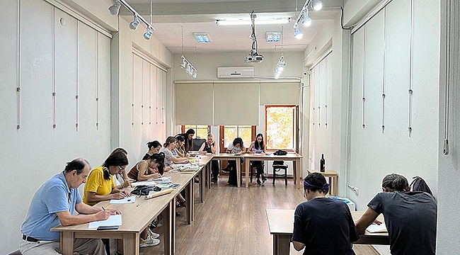 YAZAR VE SANATÇI EVİ'NDE ATÖLYE ÇALIŞMALARI BAŞLADI - Gazete Çan YAZAR VE SANATÇI EVİ'NDE ATÖLYE ÇALIŞMALARI BAŞLADI - Gazete Çan